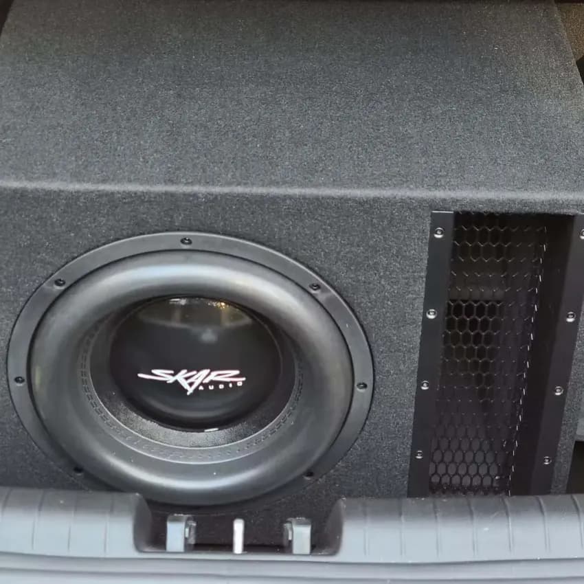 EVL-1X12D2 | Loaded 12" 2500 Watt Max Power Sub Enclosure | Skar Audio